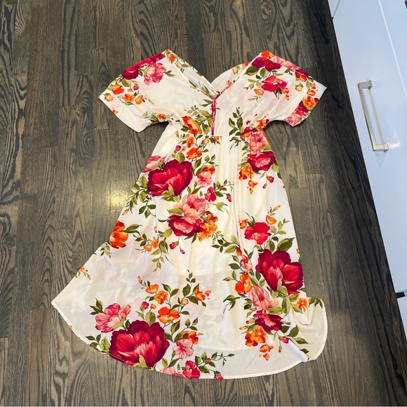 ANDREE BY UNIT | Dresses | Andree By Unit White Floral Short Sleeve V ...